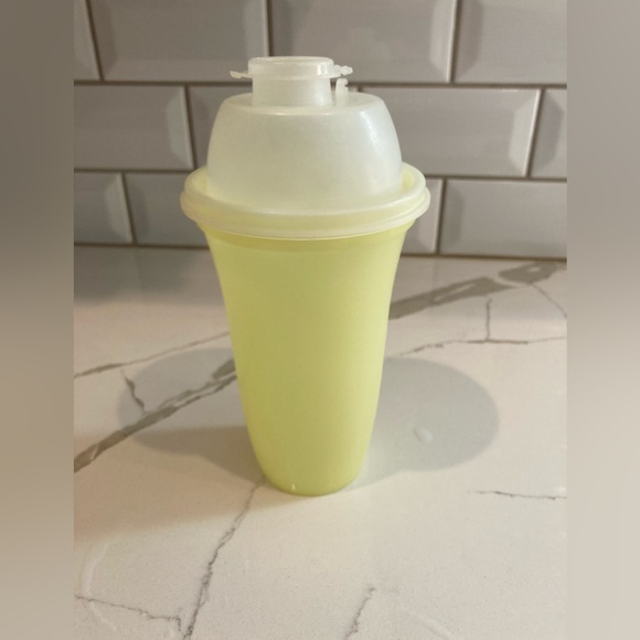 Tupperware | Kitchen | Vintage Yellow Tupperware Quick Shake Mix ...